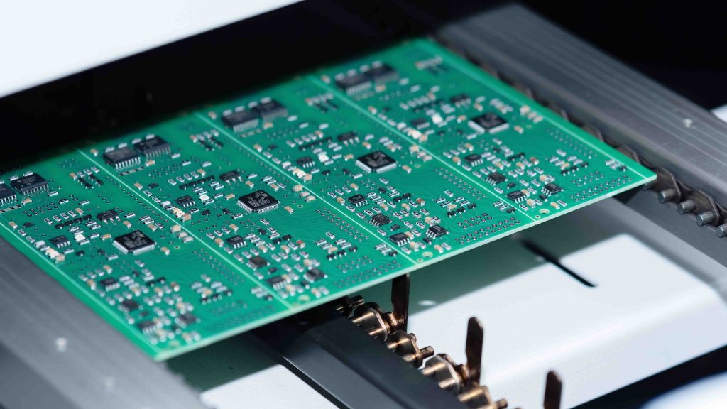 SMT и SMD: Технология поверхностного монтажа